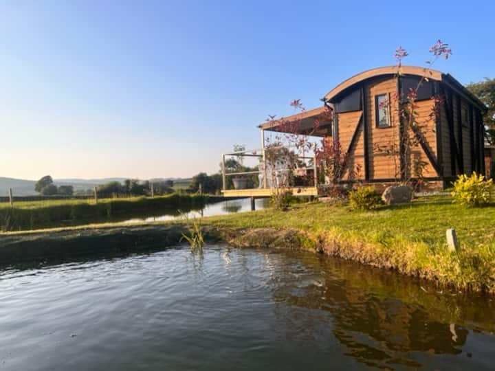 Idyllic Railway Cabin : Oak - Hay-on-Wye