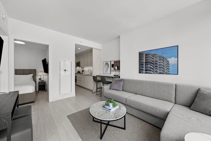 Level - Spacious Junior Two Bedroom - Chicago Loop - Chicago