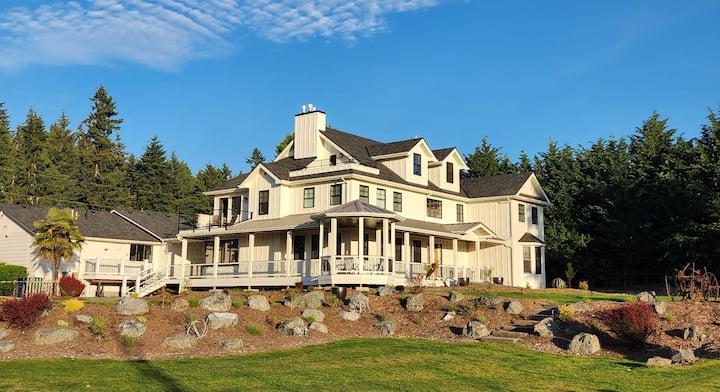 Hollywood Manor In Woodinville Tourist District - Redmond, WA