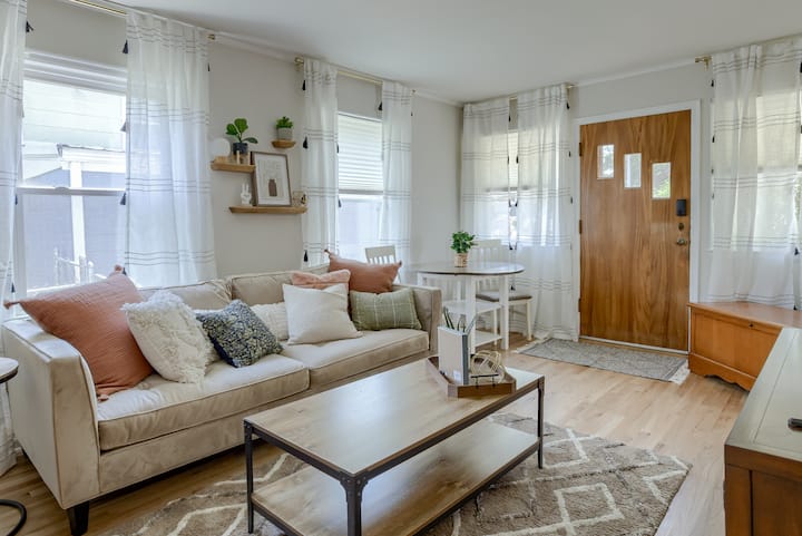 Charming Comfort - Benson - Omaha, NE