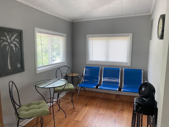 Petite Retreat 3 Beds - Joplin, MO