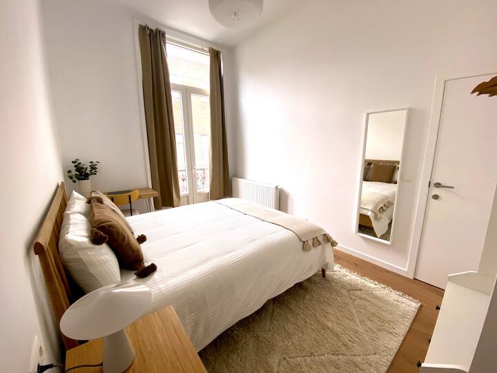 Large Bedroom With Private Balcony | City Center - 