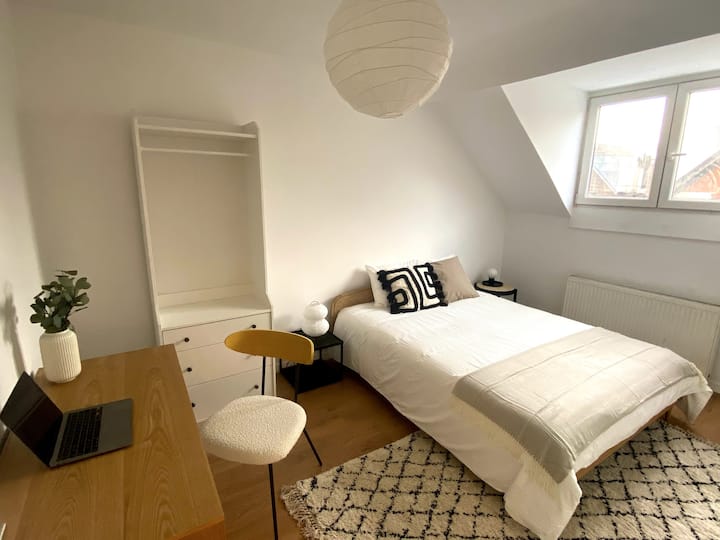 Cosy & Bright Bedroom In 1800's House | Citycenter - Bruselas
