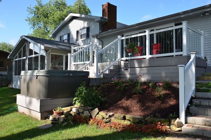 Lakehouse Holiday Ready For Your Family - Sturgis, MI