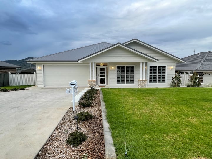 Getaway On Galah - Tamworth