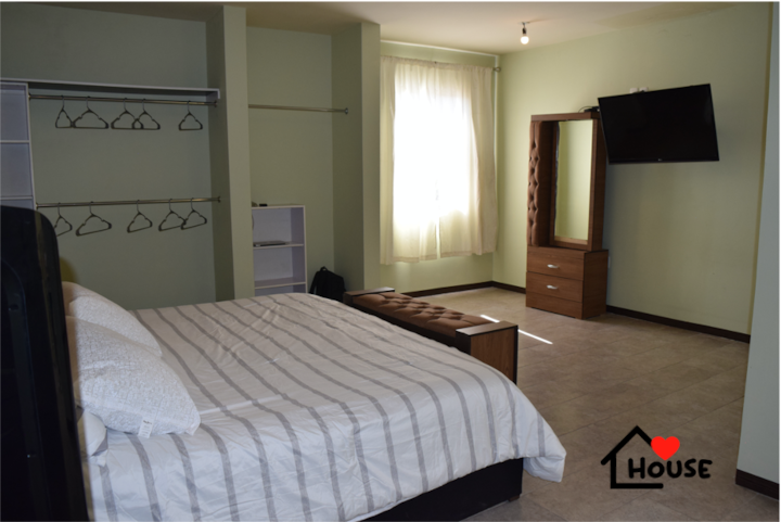 Central, Comfortable Apartment, Well Located - Querétaro