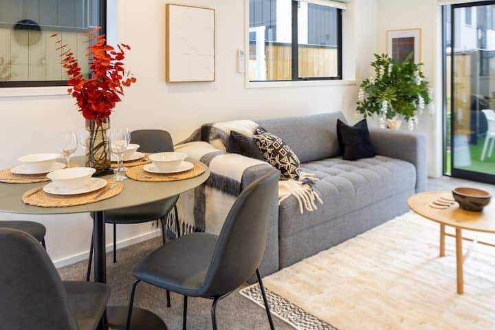 Cashel Street Hideaway 2 Bed 2 Bath - Christchurch
