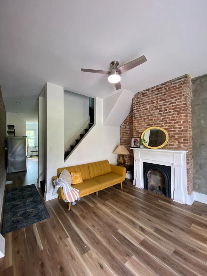 My Cozy Home- 2bd- Near Downtown - Pittsburgh, PA