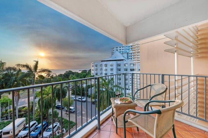 Exclusive Harbourfront: Two Adjacent Stays W/ Pool - Darwin