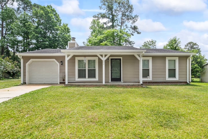 30+ Day Ranch-style Rental, Pet Friendly - Jacksonville