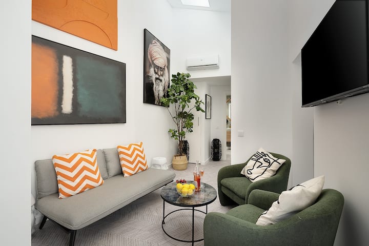 Small Historic Townhouse By Promenade Near Beaches - Portimão
