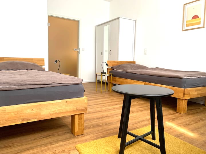 Alles Komplett - 2 Schlafzimmer, Große Küche, Bad - Bergisch Gladbach