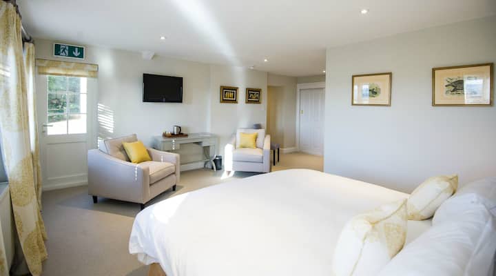 Cowdray Suite, The Lodge - Midhurst