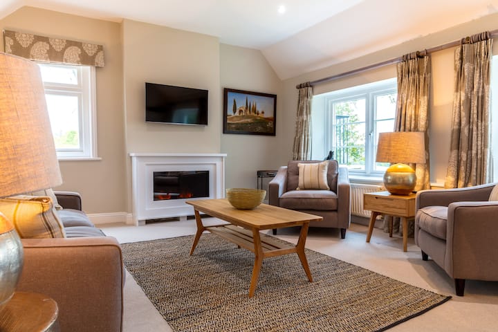 Polo Suite, The Lodge, Cowdray - Midhurst