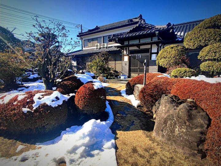 日本庭園のある旧家に暮らす～ワイナリー・果物～富士山・八ヶ岳登山～アクセス良好、県内巡りを楽しむ宿 - 韮崎市