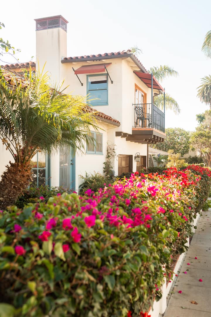 Enchanting Upscale Hideaway - Walk To Everything! - Santa Barbara, CA