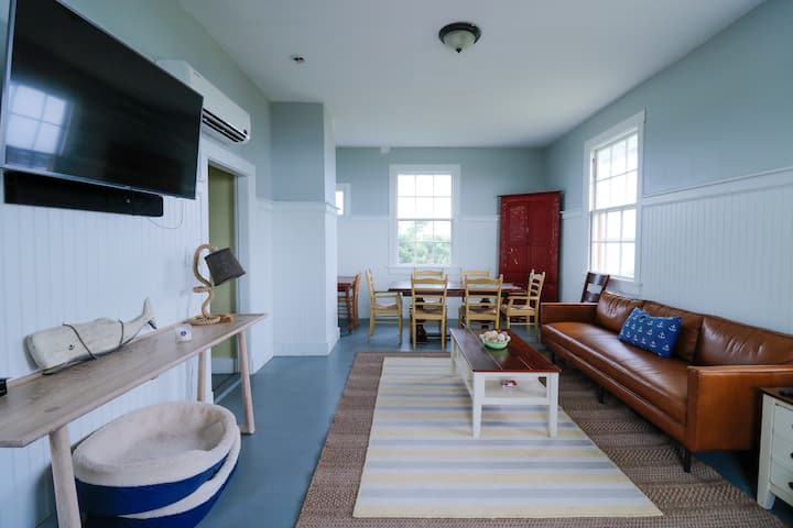 Little Blue Cottage | House Island Escape - Portland, ME