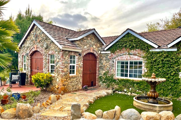 Storybook Cottage At Rocas Retreat - Bonsall, CA