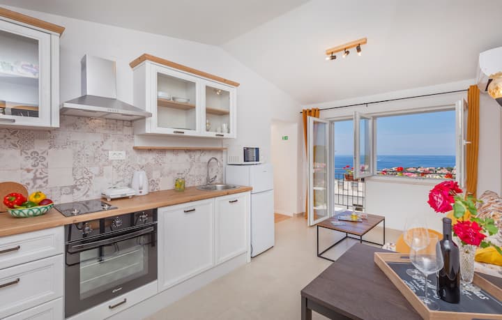Charming Apartment With Balcony - Dubrovnik