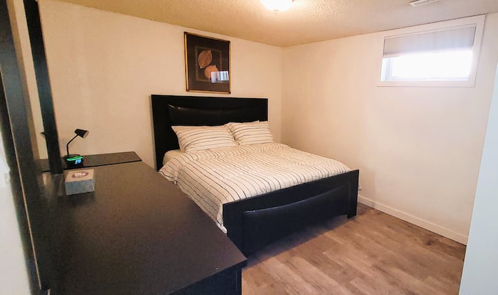 Your Home Away From Home 2 Bed Rooms+ Sofabed - Edmonton