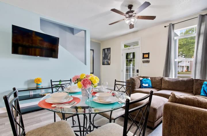 Family Fun Beach House, Sleeps 8, Pool - Gulfport, MS