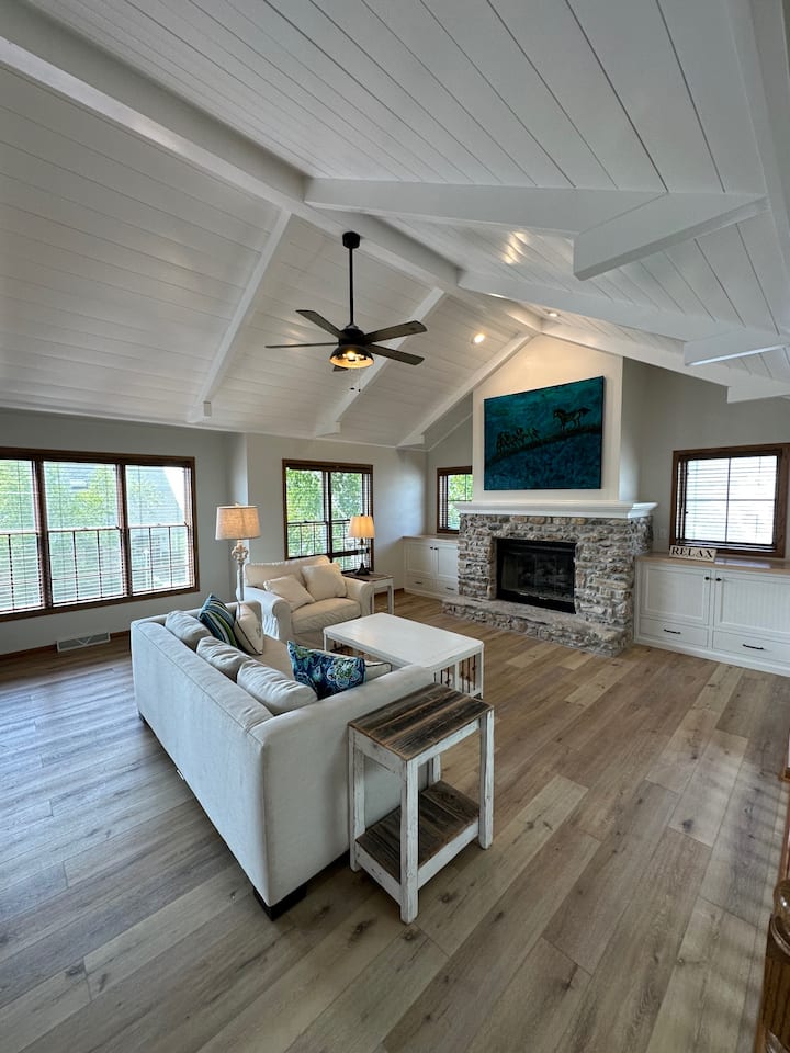 The Cottage Condo In Charming Egg Harbor - Egg Harbor, WI