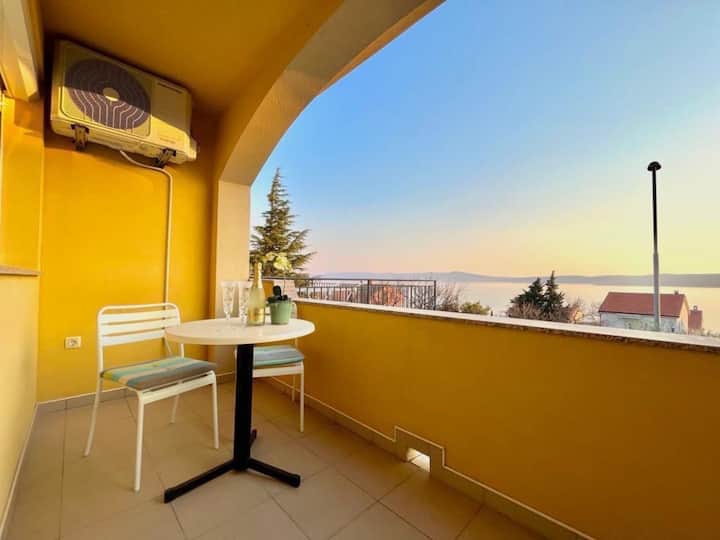 Apartment With Sea View Balcony + King Bed - Crikvenica