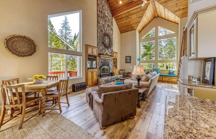Luxurious Cabin 3 Br With Loft. - Shaver Lake, CA