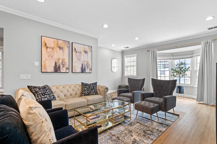 Luxury 6bd/5bth + Roofdeck - Downtown Chicago! - Chicago, IL