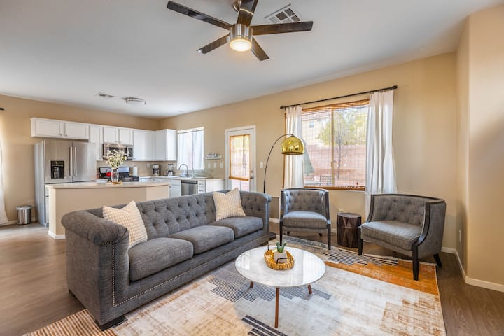 Unwind And Work In Style - Spring Mountain Ranch State Park, Blue Diamond
