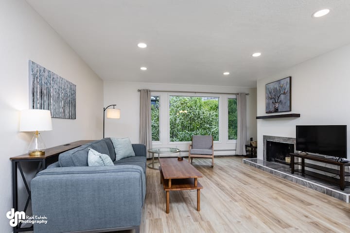Downtown Luxury - Modern 2/bed In Bootlegger Cove - Anchorage, AK