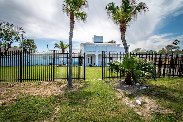Sail Away! Your Coastal Pool Oasis Awaits - Corpus Christi, TX
