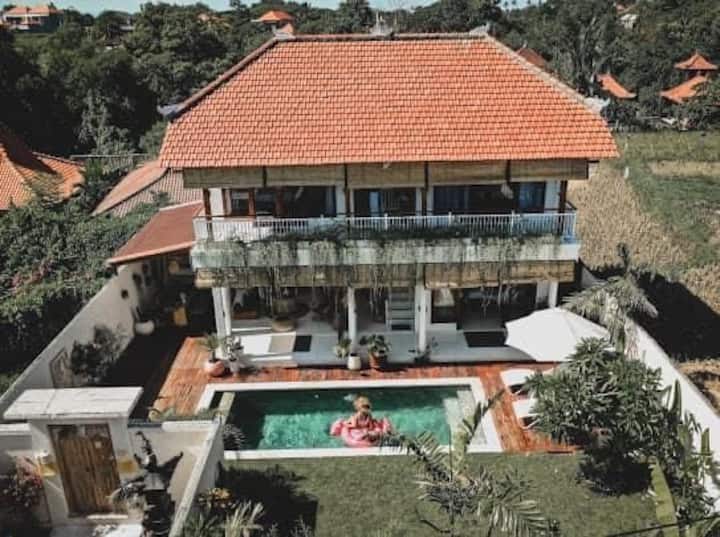 Cozy 3br Villa In Pererenan - Bali
