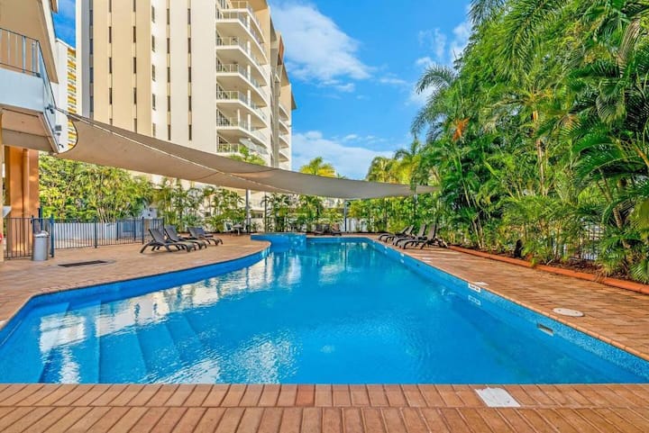 Esplanade Ease: Resort-syle Balcony Pad With Pool - Darwin