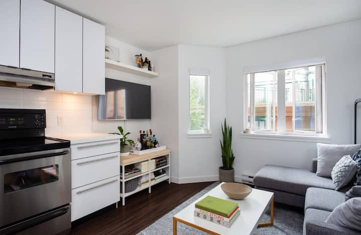 Cozy 1bdrm Condo In Historic Gastown - Vancouver