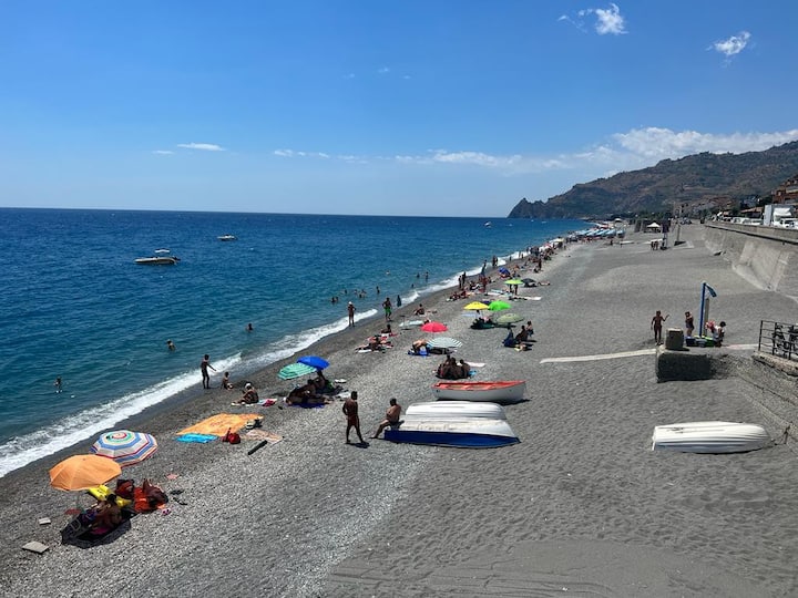 Bilocale In Centro A Due Passi Dal Mare - Santa Teresa di Riva