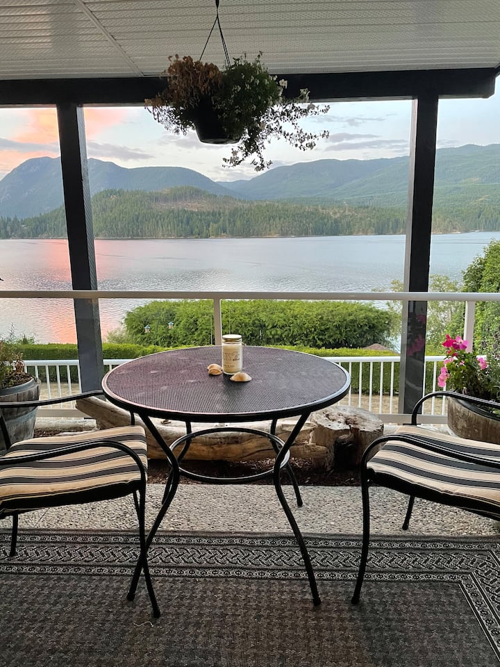 Oceanfront Suites Stunning Views - Sechelt