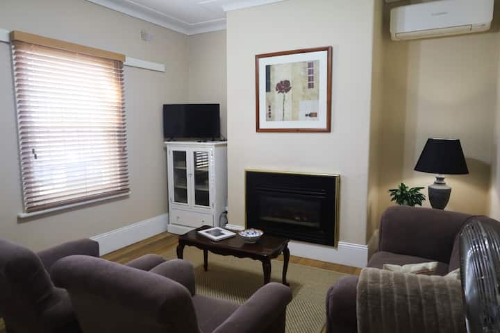 Cbd Georgian Cottage - Goulburn