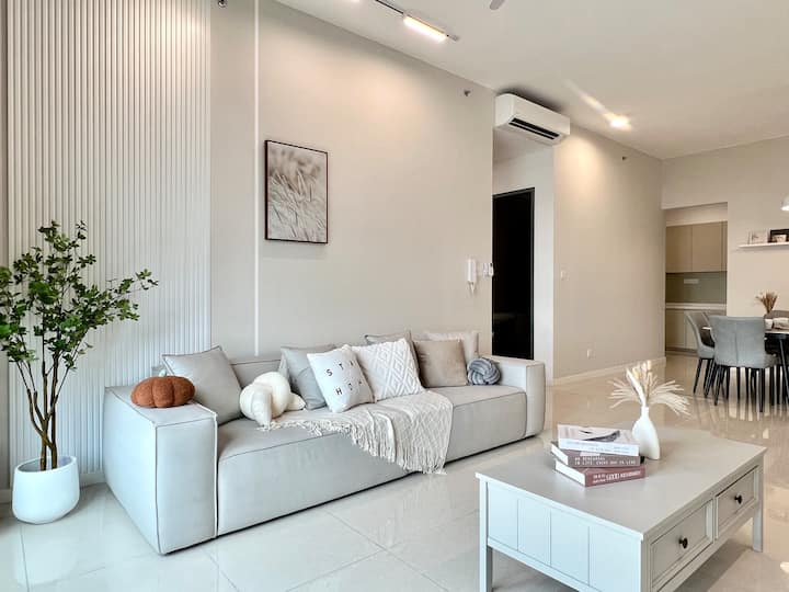 3br-creamy-paradigm Mall Residence-(6-8pax) - Johor Bahru