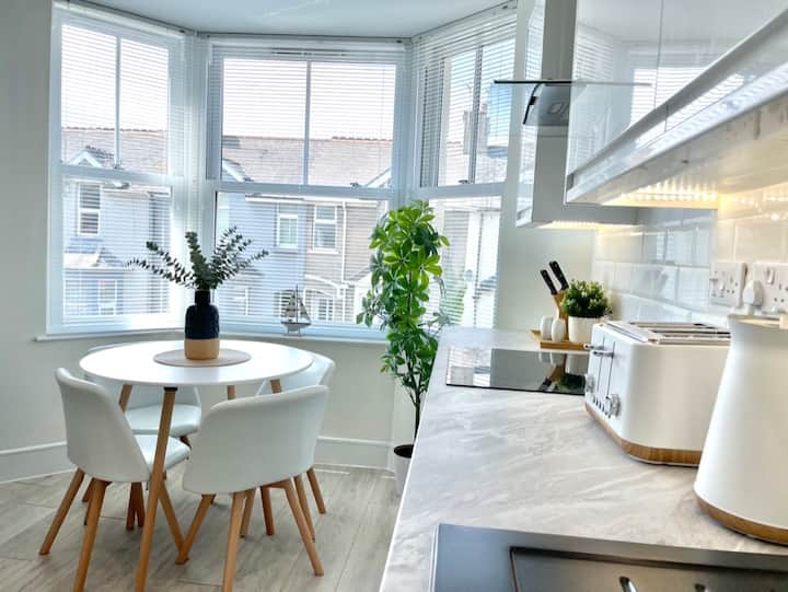 Luxury Porthcawl Apartment, Close To Beach & Town - Porthcawl