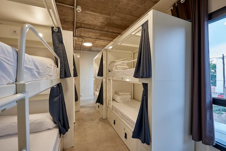 Hostelfly. Cama En Habitación Mixta 10 Pax - Paracuellos de Jarama