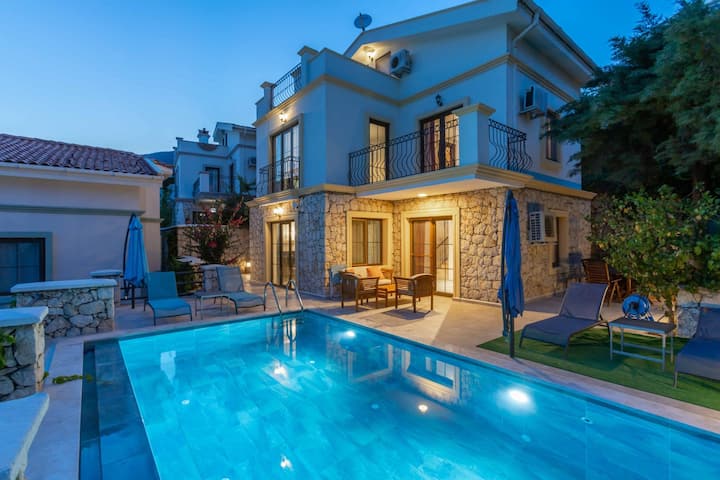 Kalkan'da Deniz Manzaralı Villa - Kalkan
