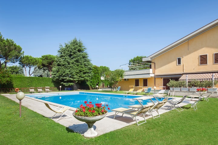 Be Home Apartments-luxury Penthouse/pool/lake View - Garda