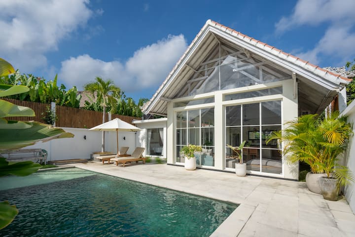 Spacious Tropical 3br Pool Villa - Canggu
