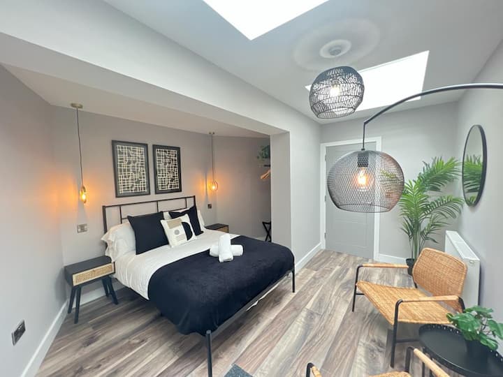 Central Belfast Apartment Outstanding Location. - Belfast