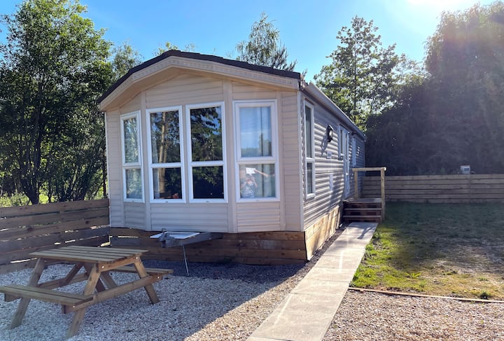Fishing Cabin No. 4 At Redwood Fishery In York - Yorkshire