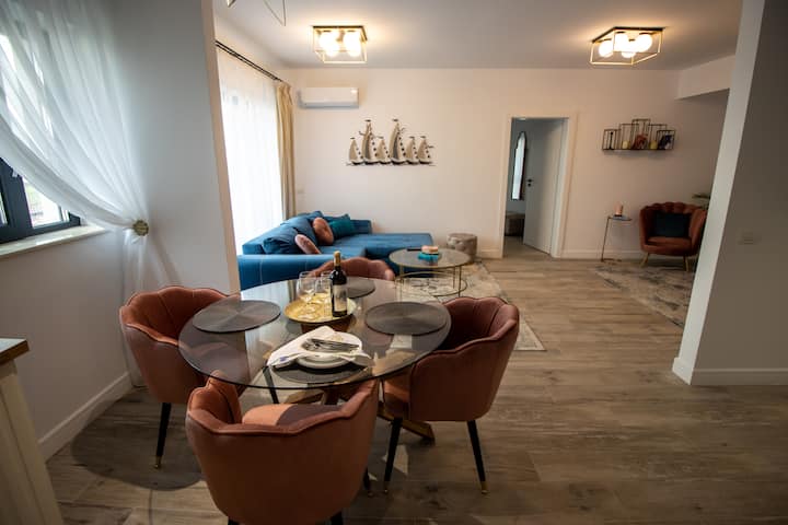 The Clock - Island Dream - Bucharest