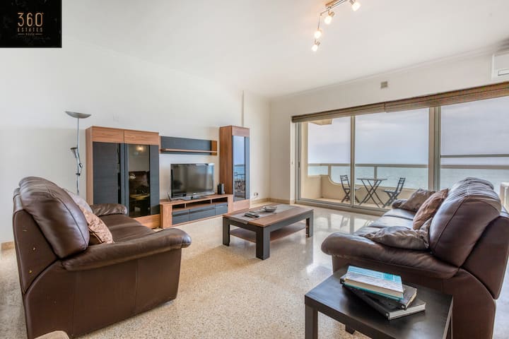 Tower Road Seafront Home, With 3br & Working Space - Valletta