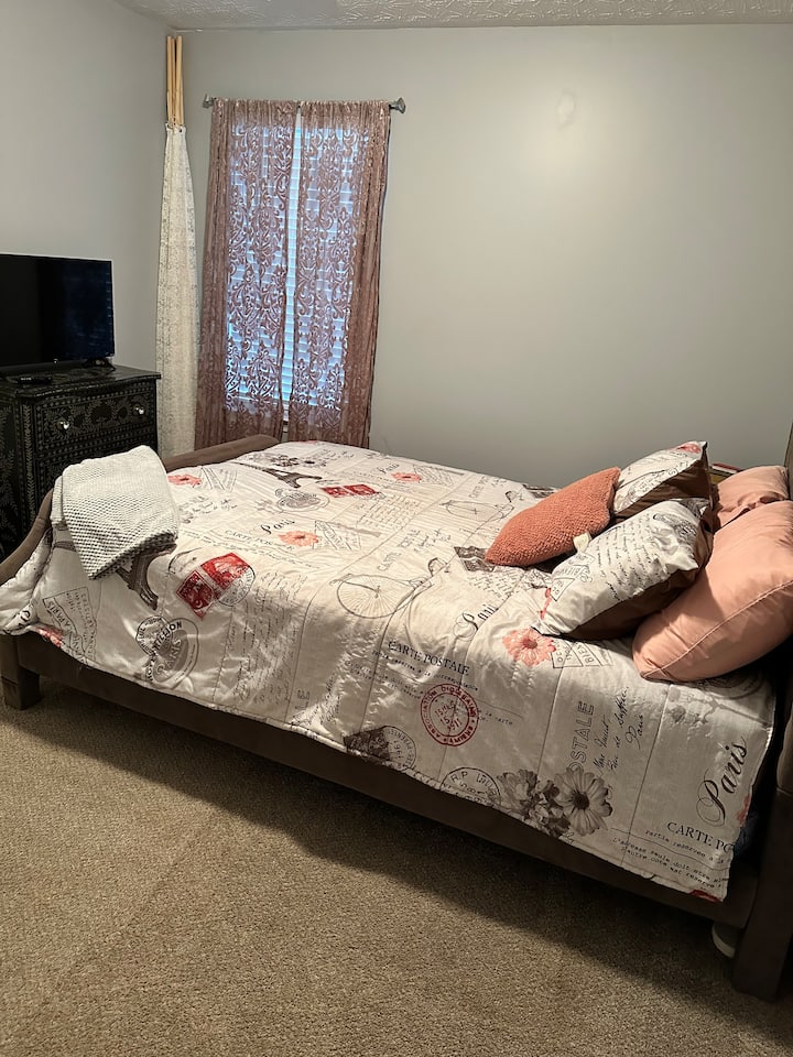 Room & Bed - Griffin, GA