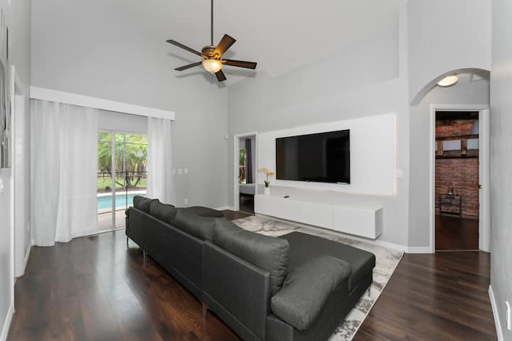Wonderful 4bd Home, Toy Story&mickey Room W/pool! - Kissimmee, FL
